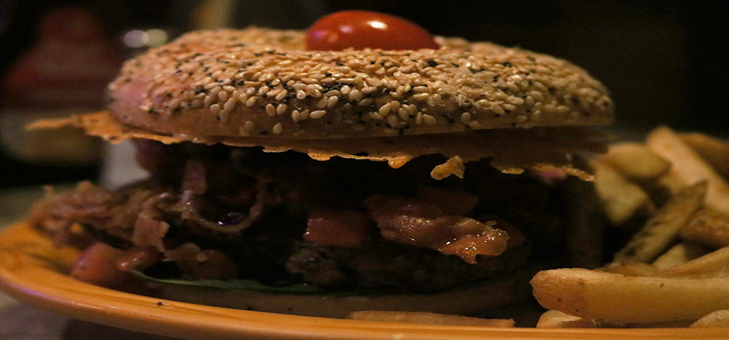 Burger lovers rave about the annual burger battle - Kicker News